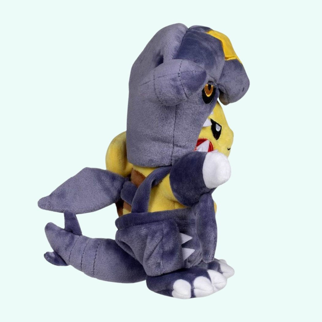 Peluche Pikachu déguisé en Carchacrok • Ma Peluche